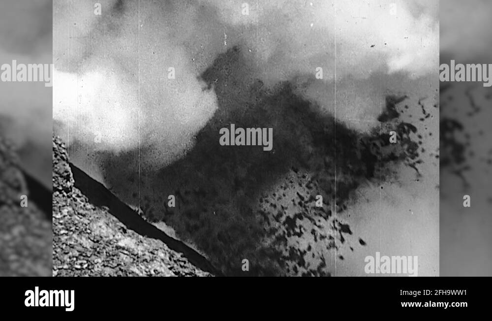 1940s Mount Vesuvius Italy Volcano Erupts Volcanic Eruption Vintage ...