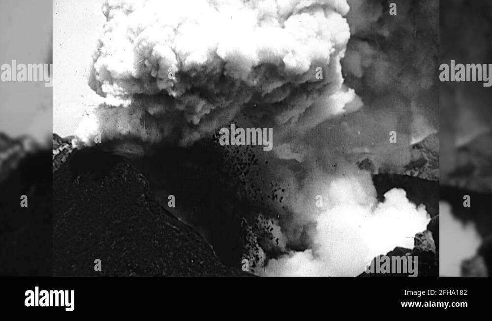 1940s Mount Vesuvius Italy Volcano Erupts Volcanic Eruption Vintage ...