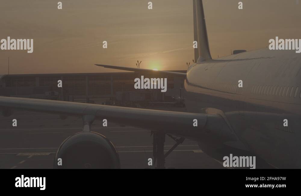 Aeroplane sunset Stock Videos & Footage - HD and 4K Video Clips - Alamy