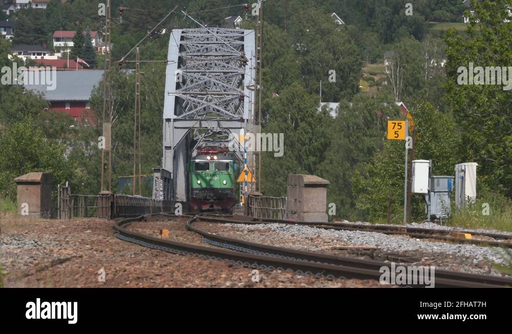 Electric current train tracks Stock Videos & Footage - HD and 4K Video ...