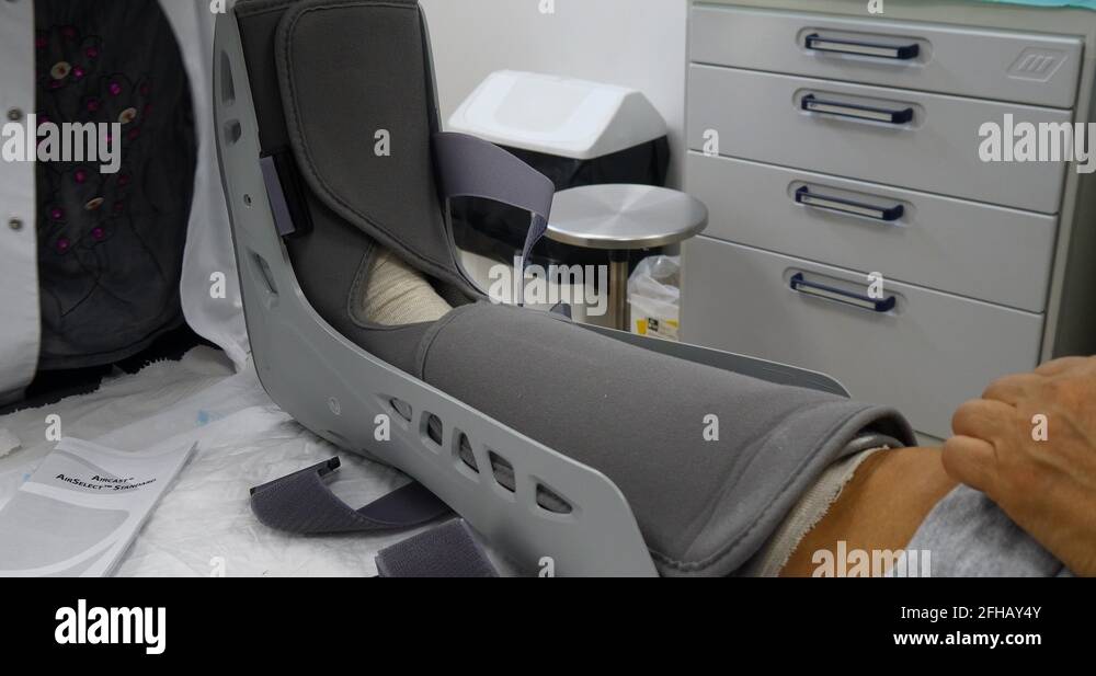 Broken leg ambulance Stock Videos & Footage - HD and 4K Video Clips - Alamy