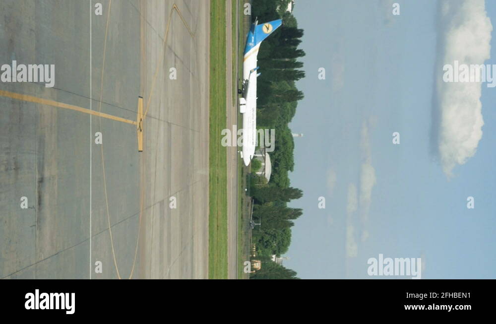 Runway vertical Stock Videos & Footage - HD and 4K Video Clips - Alamy