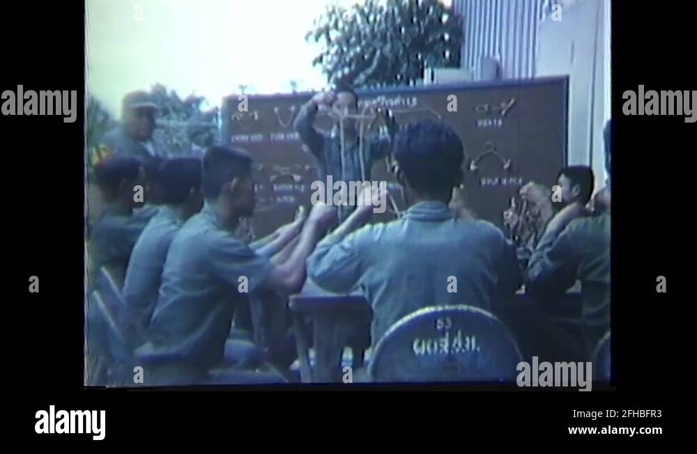 American instructor demonstrates how to tie a butterfly hitch - 1970 ...