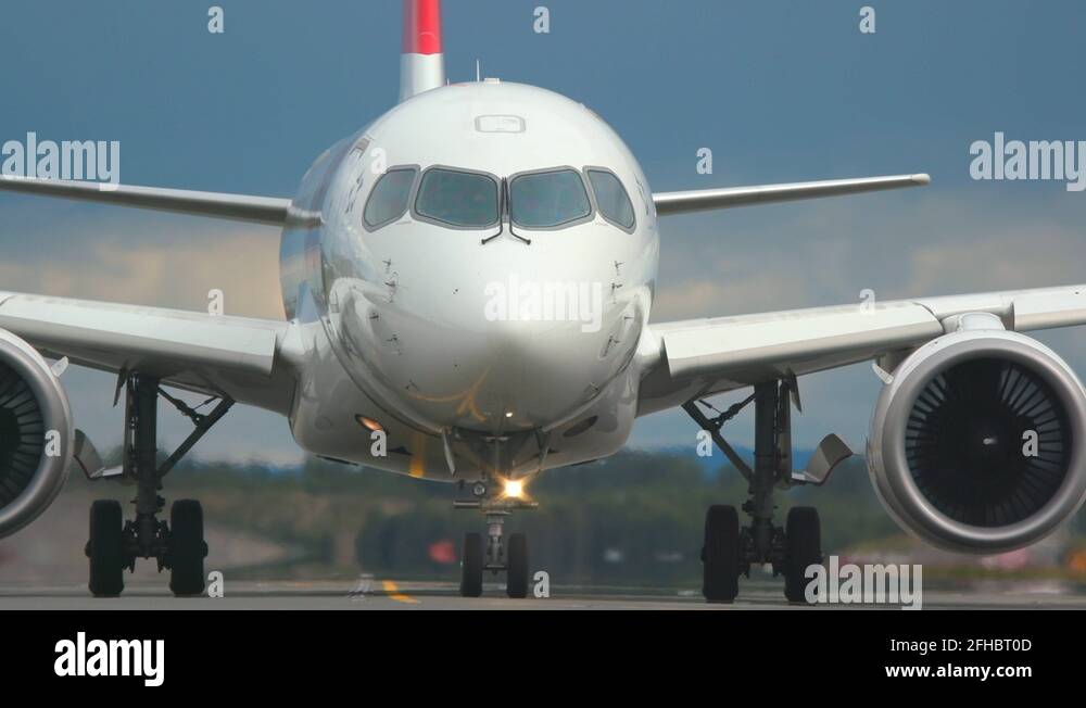 Airplane taxiing side view turning Stock Videos & Footage - HD and 4K ...