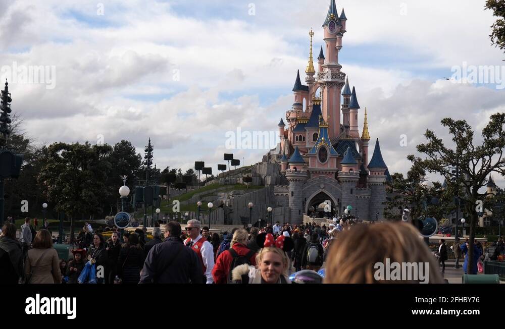 Disney crowd castle Stock Videos & Footage - HD and 4K Video Clips - Alamy