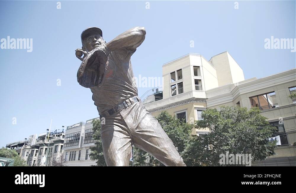 Ron santo statue Stock Videos & Footage - HD and 4K Video Clips - Alamy
