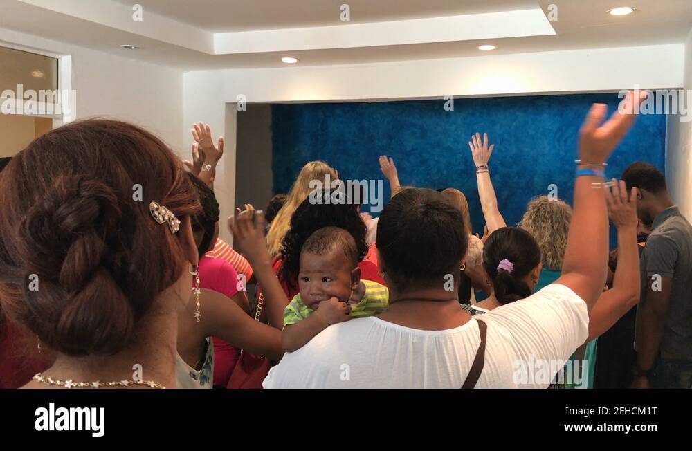 Listening crowd Stock Videos & Footage - HD and 4K Video Clips - Alamy