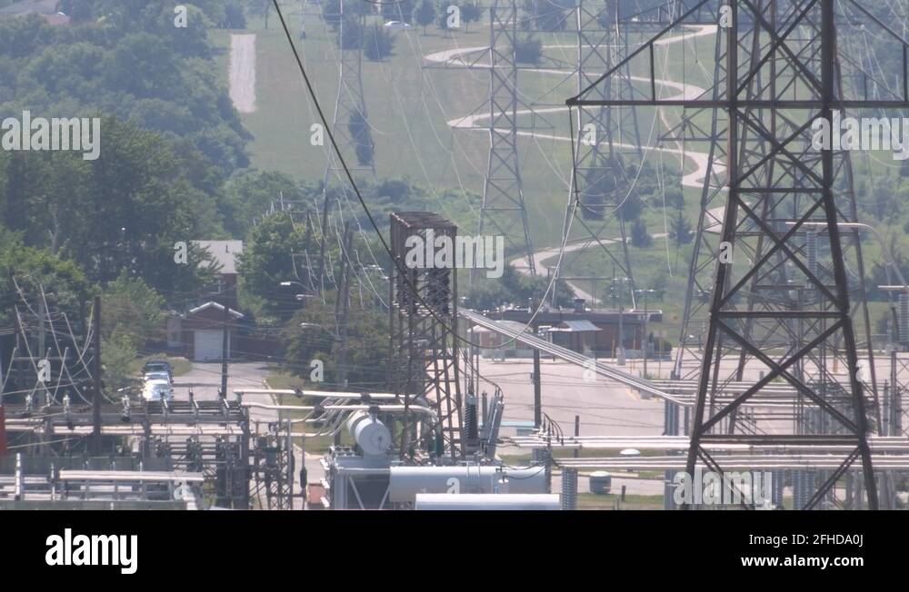 Summer heatwave in Toronto leaves power lines sagging in the heat Stock ...