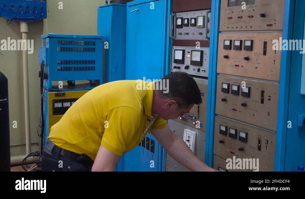 Outdated system Stock Videos & Footage - HD and 4K Video Clips - Alamy