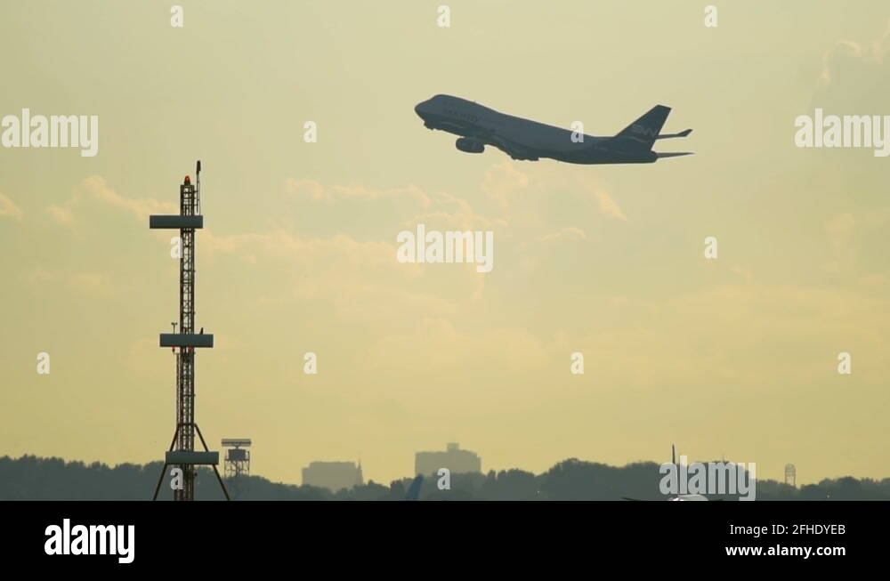 Boeing 747 taking off sunset Stock Videos & Footage - HD and 4K Video ...