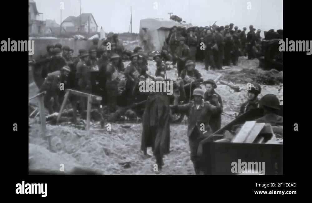 WW2 1944 - Allied soldiers take German soldiers as prisoners Stock ...