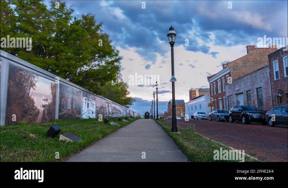 Beautiful painted floodwall murals depicting the history of Paducah, KY ...