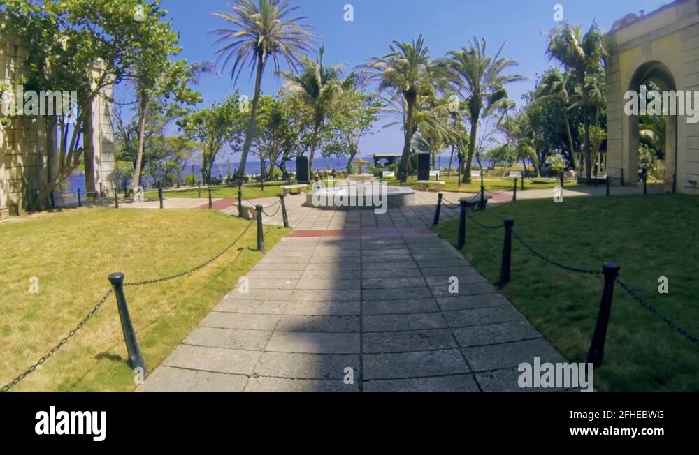 Inside garden and fountain at the "Hotel Nacional de Cuba" (National ...