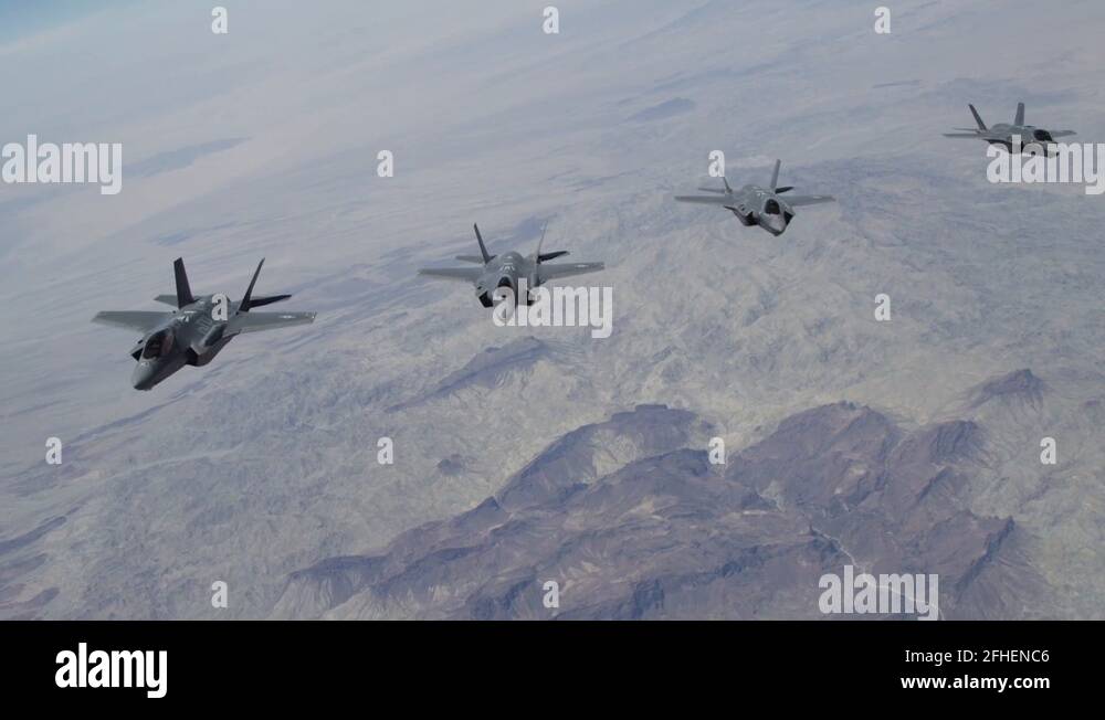 Lockheed Martin F-35 Lightning II flies mid-air in formation - 2016 ...
