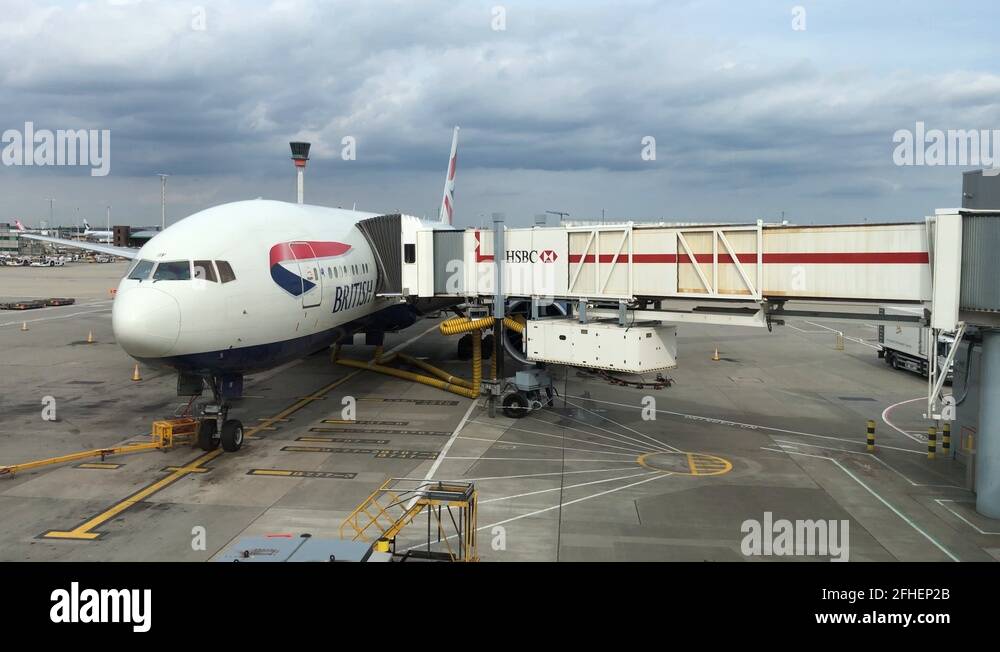 Airline airbridge Stock Videos & Footage - HD and 4K Video Clips - Alamy