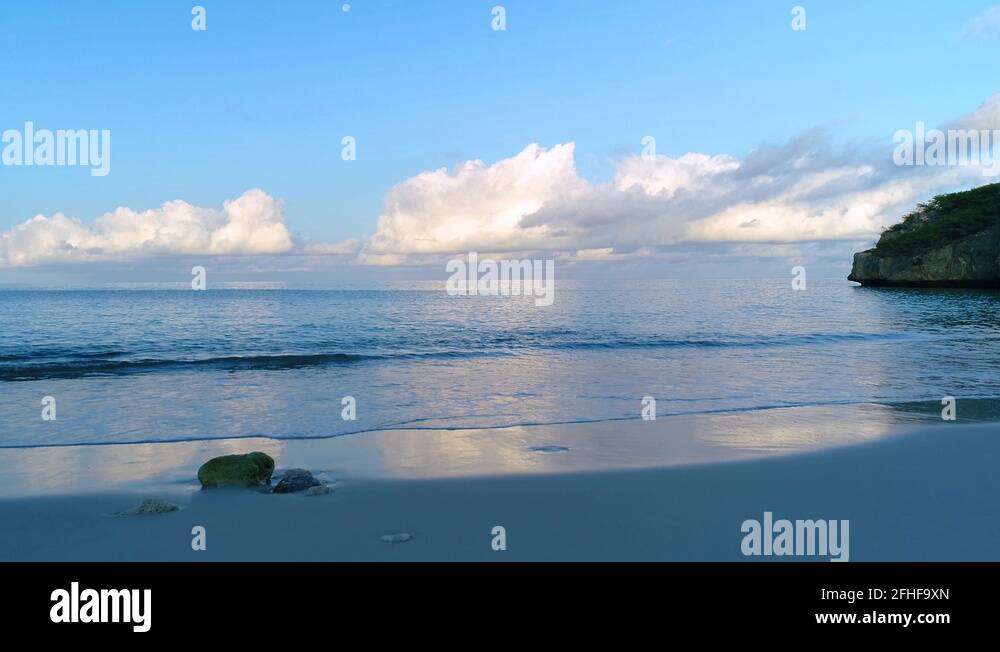 Moonlight bay beach Stock Videos & Footage - HD and 4K Video Clips - Alamy