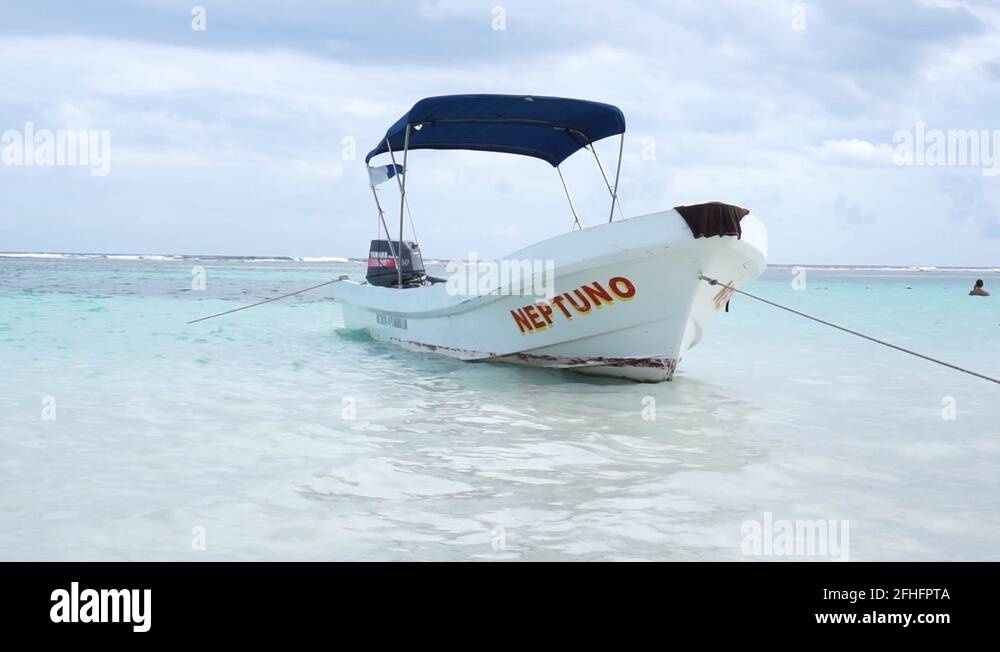 Boat on beach Stock Videos & Footage - HD and 4K Video Clips - Alamy