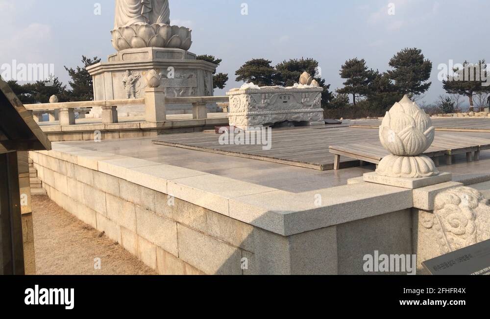 Korean statue Stock Videos & Footage - HD and 4K Video Clips - Alamy