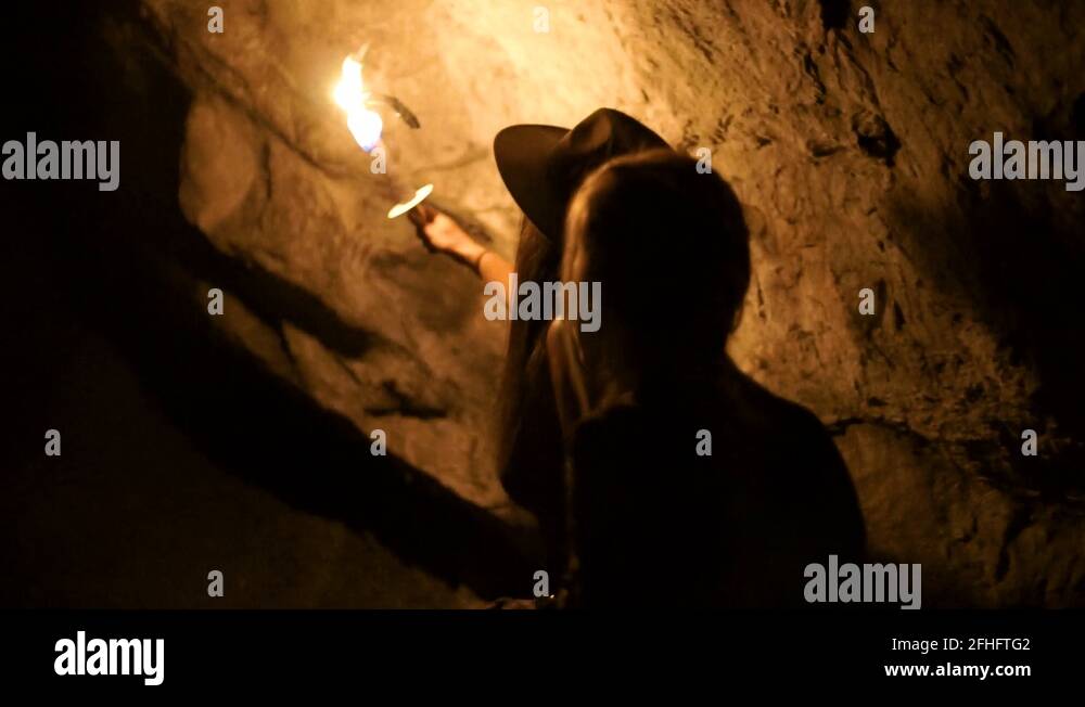 Women at tomb Stock Videos & Footage - HD and 4K Video Clips - Alamy