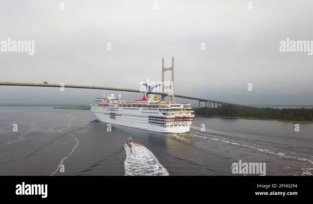 Ship going under bridge Stock Videos & Footage - HD and 4K Video Clips ...