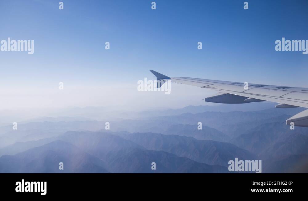 Long wing of plane Stock Videos & Footage - HD and 4K Video Clips - Alamy