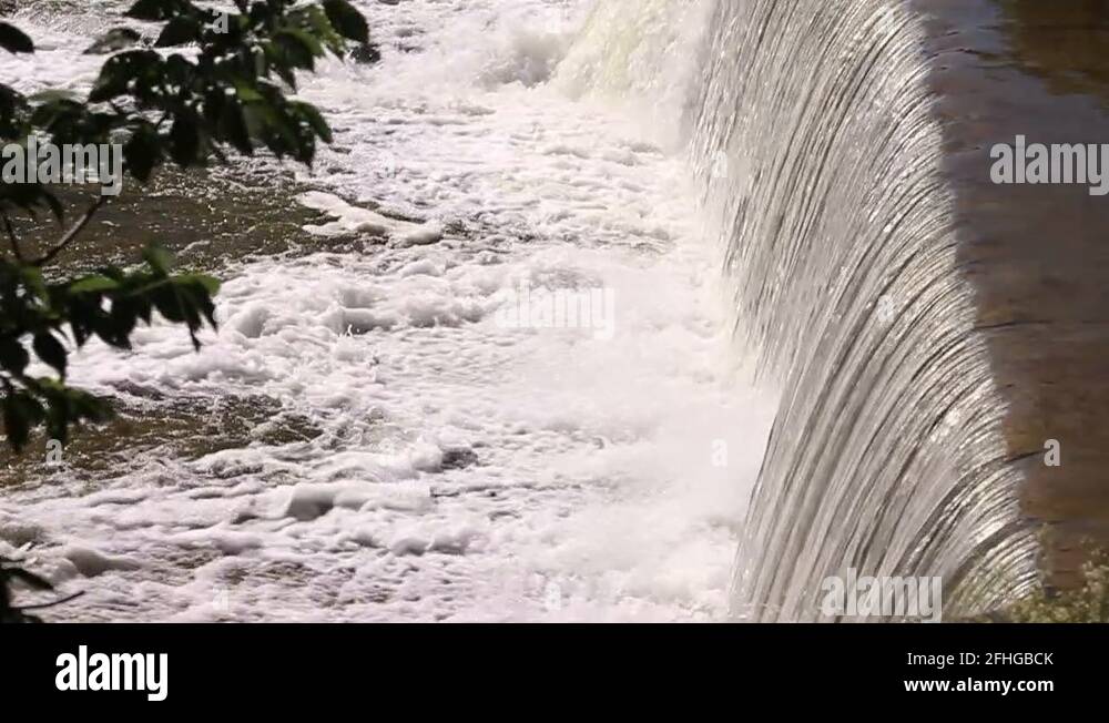 Thames River Dam Stock Video Footage - Alamy