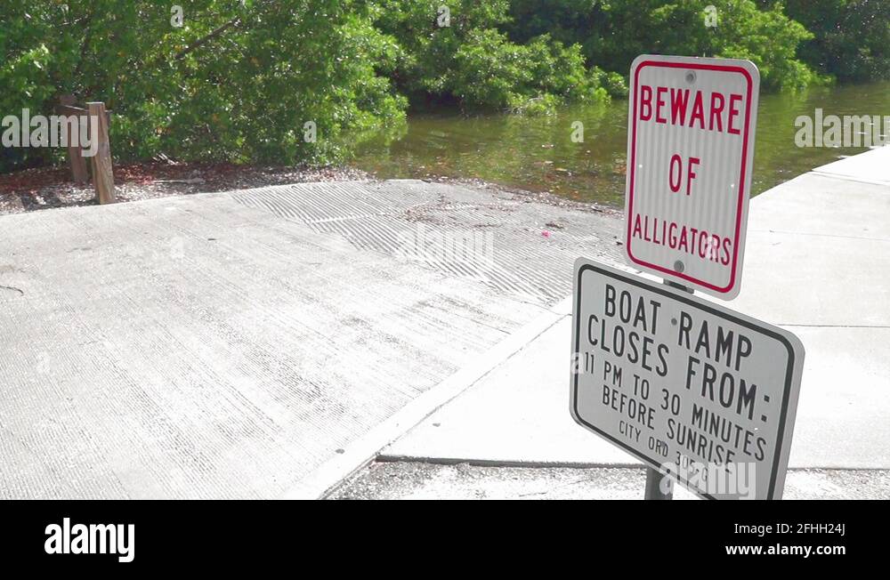 Bayou boat Stock Videos & Footage - HD and 4K Video Clips - Alamy