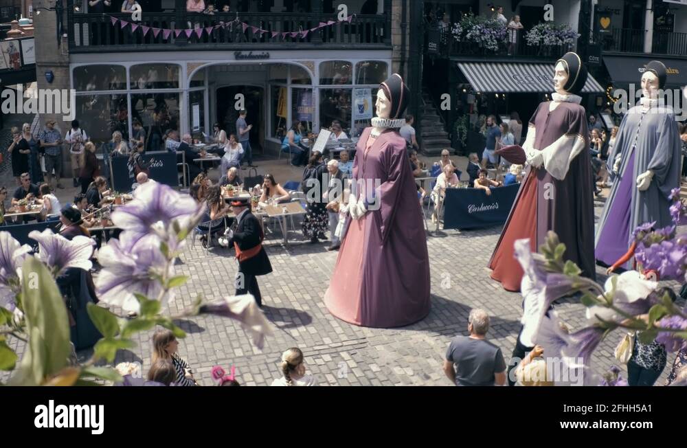 Traditional Tudor Costume Stock Videos And Footage Hd And 4k Video Clips Alamy
