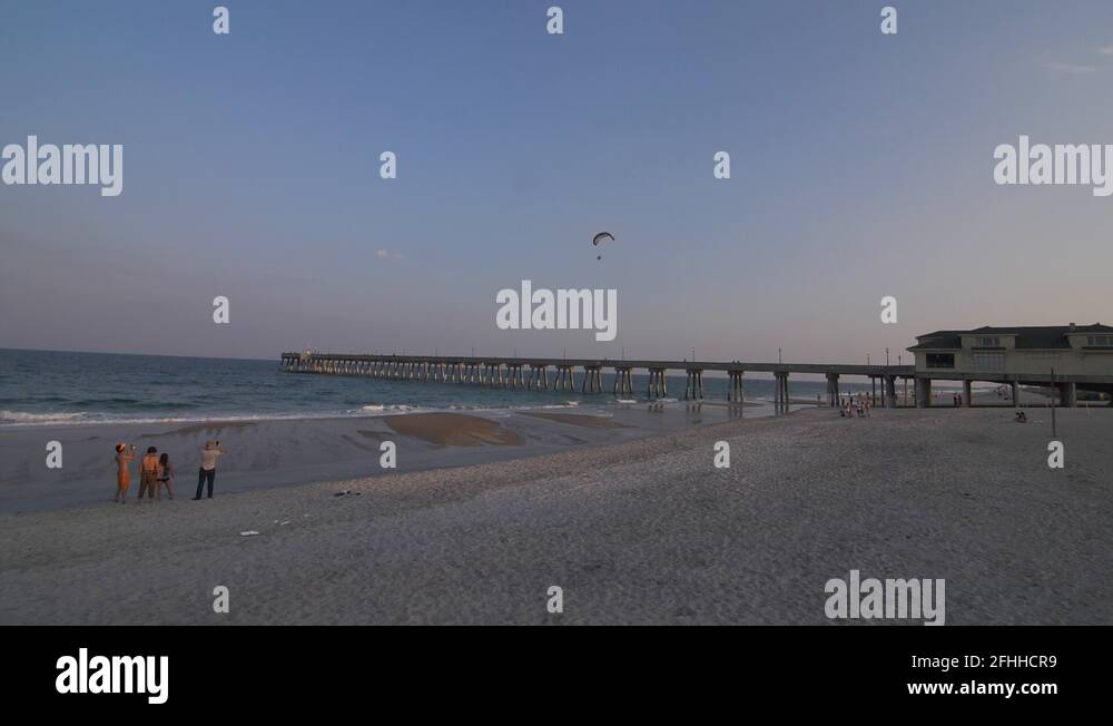 Flying car Stock Videos & Footage - HD and 4K Video Clips - Alamy
