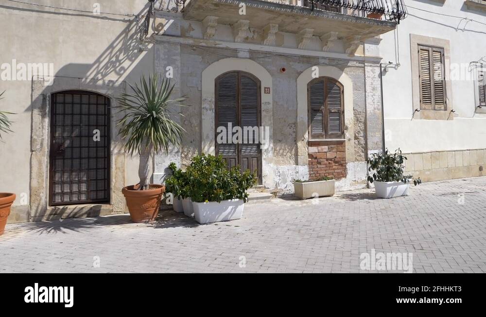 Italian building Stock Videos & Footage - HD and 4K Video Clips - Alamy