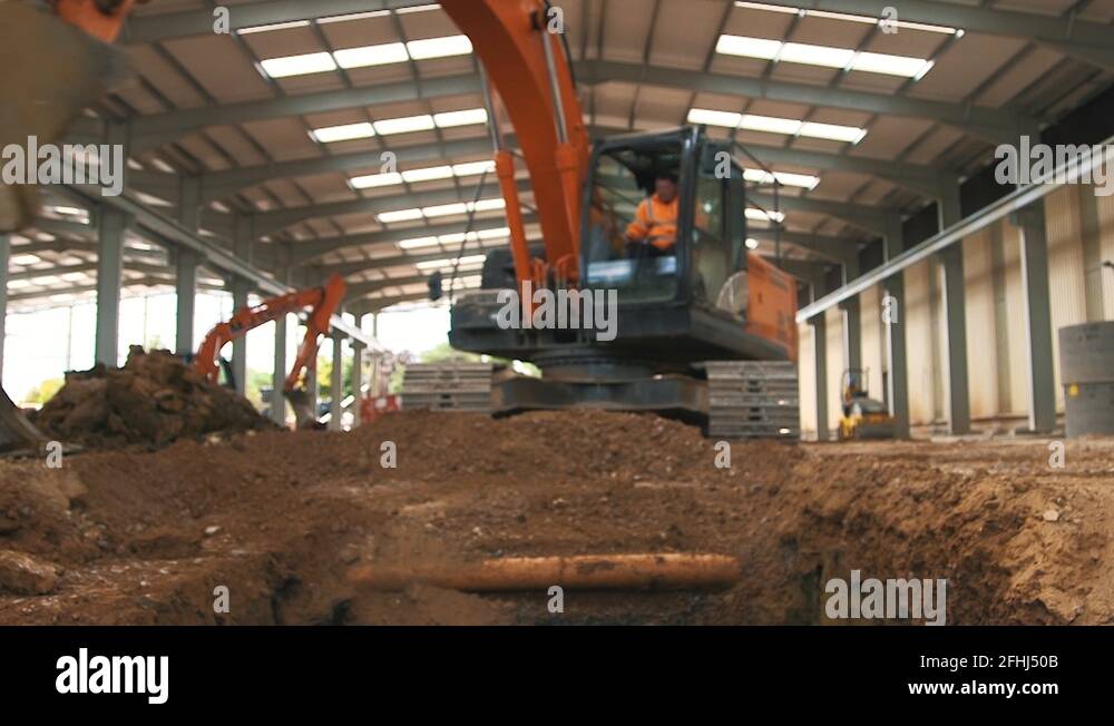 Jcb digger digging hole Stock Videos & Footage - HD and 4K Video Clips ...