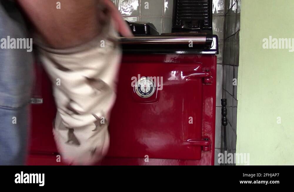 Rayburn cooker oven Stock Videos & Footage - HD and 4K Video Clips - Alamy