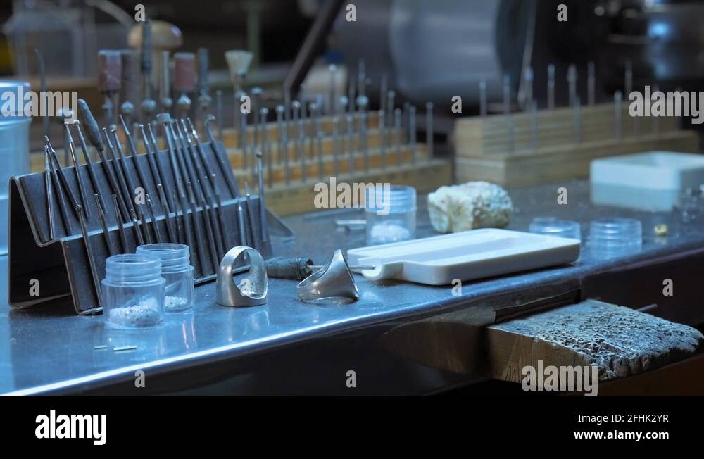 Goldsmith technology Stock Videos & Footage - HD and 4K Video Clips - Alamy