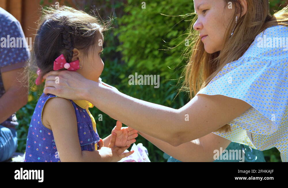 Wiping kiss Stock Videos & Footage - HD and 4K Video Clips - Alamy