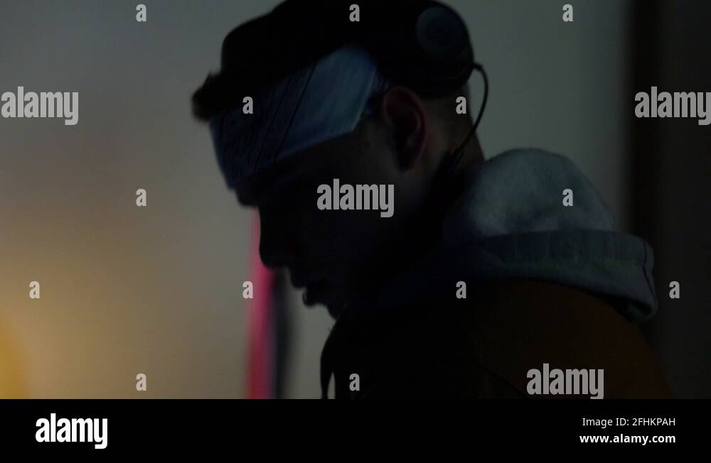 Bopping head Stock Videos & Footage - HD and 4K Video Clips - Alamy