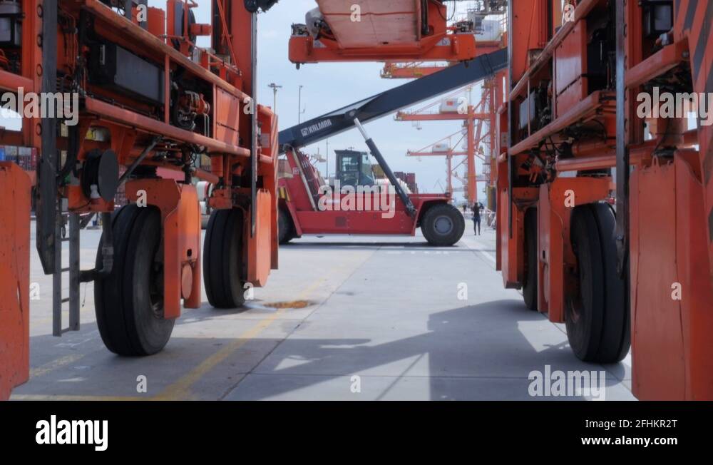 container lift, Containerlift, crane, huge in gdynia harbor, lifting ...