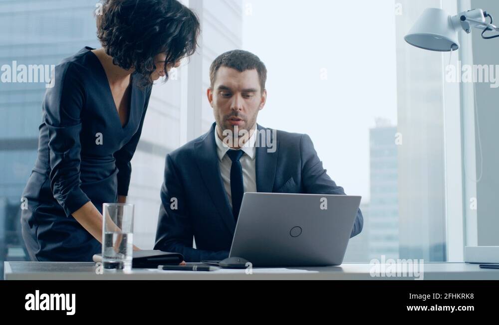 Female ceo desk Stock Videos & Footage - HD and 4K Video Clips - Alamy