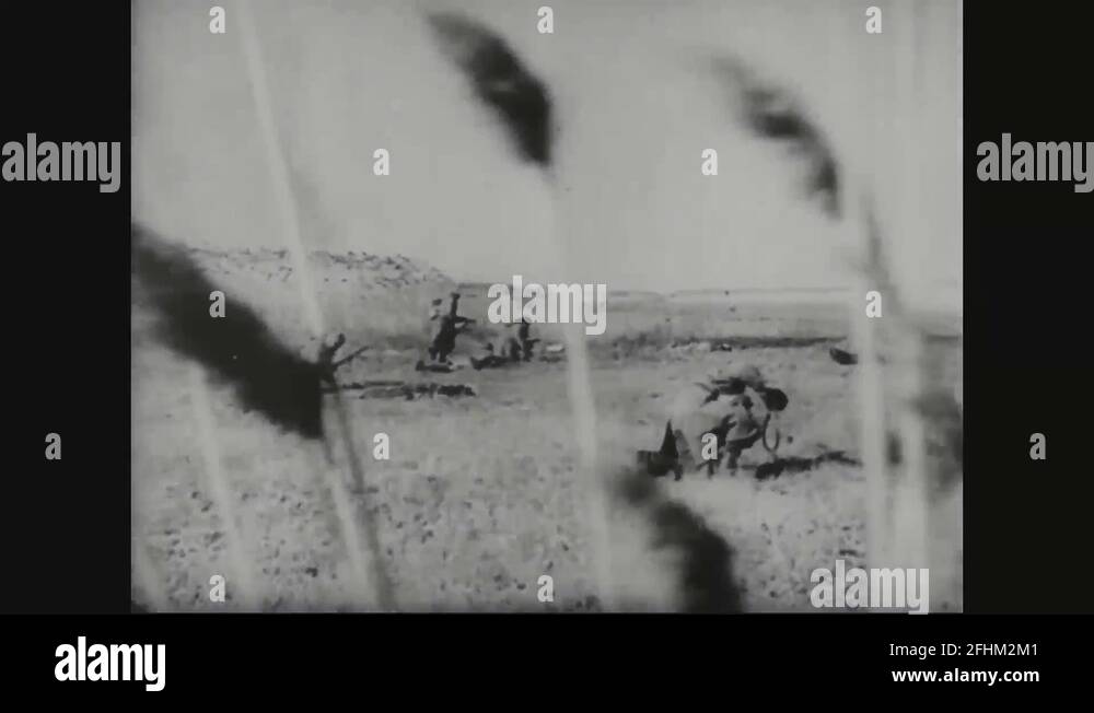 WW2 - Russian soldiers fight on battlefield Stock Video Footage - Alamy