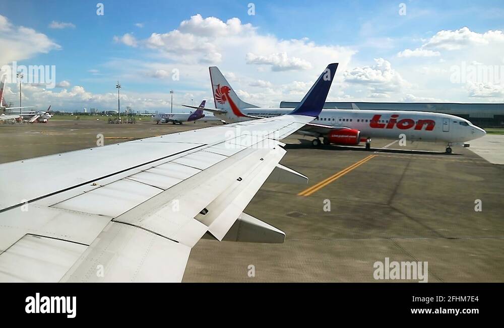 Airplane takeoff run way Stock Videos & Footage - HD and 4K Video Clips ...