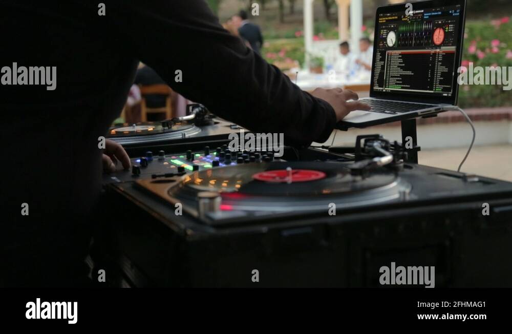 Turntables Stock Videos & Footage - HD and 4K Video Clips - Alamy