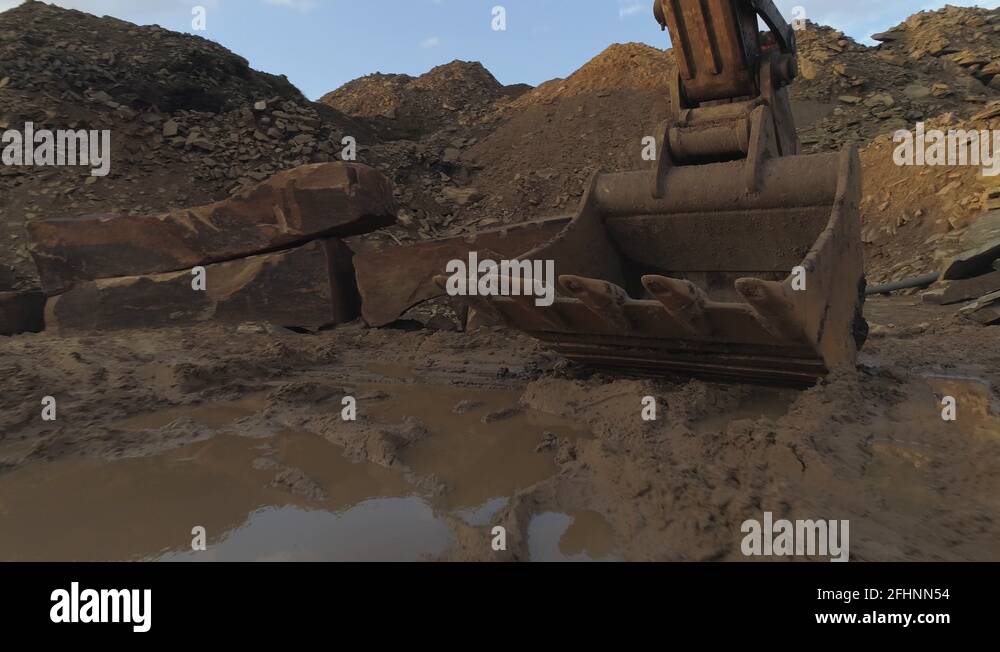 Excavator claw Stock Videos & Footage - HD and 4K Video Clips - Alamy