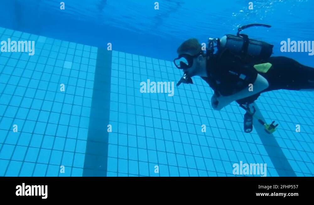Scuba diving pool Stock Videos & Footage - HD and 4K Video Clips - Alamy