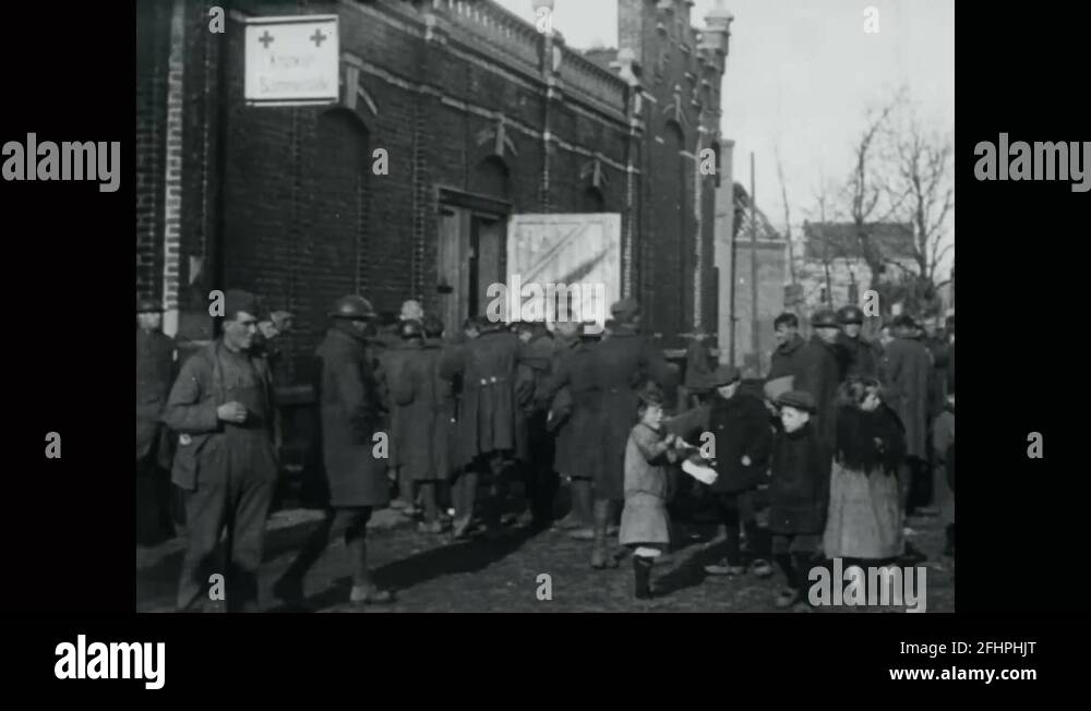 Soldier stand Stock Videos & Footage - HD and 4K Video Clips - Alamy