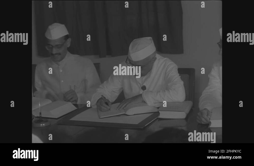 PM Jawaharlal Nehru attends meeting with India's Planning Commission ...