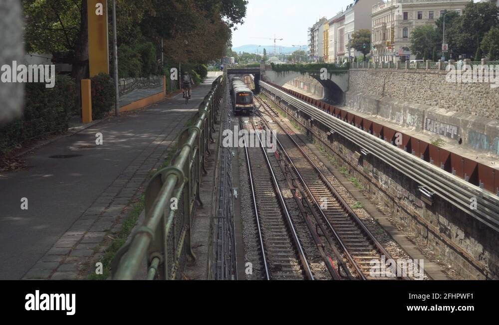 Zug u bahn u bahn Stock Videos & Footage - HD and 4K Video Clips - Alamy