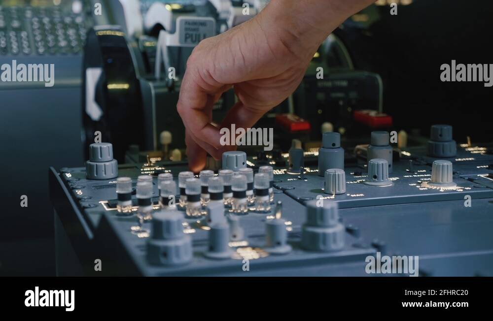 Aircraft flight deck Stock Videos & Footage - HD and 4K Video Clips - Alamy