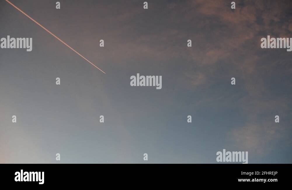 Airplane sky trails Stock Videos & Footage - HD and 4K Video Clips - Alamy