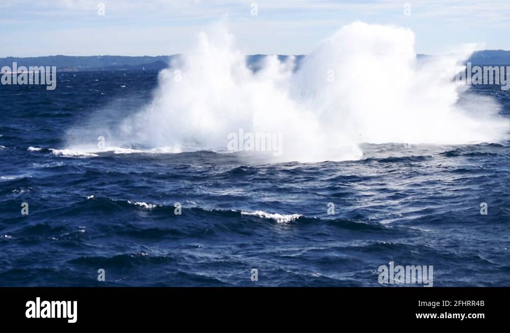 Huge splash Stock Videos & Footage - HD and 4K Video Clips - Alamy