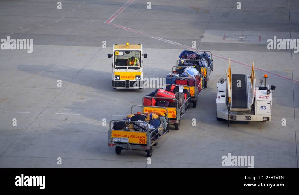 Tarmac baggage truck Stock Videos & Footage - HD and 4K Video Clips - Alamy