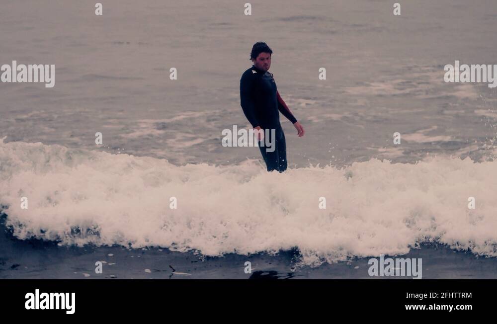 Wave collapses Stock Videos & Footage - HD and 4K Video Clips - Alamy